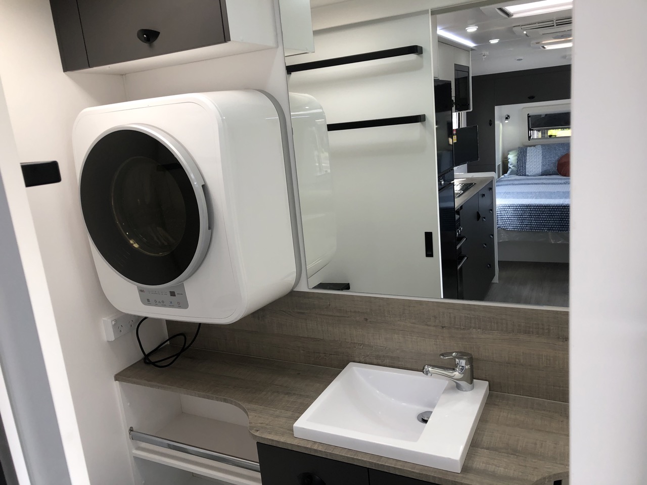 Franklin Razor 200 Caravan – Explorer Caravan Sales Adelaide